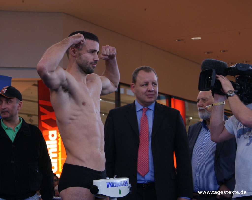 Boxen: Abraham vs. de Carolis am 26. Oktober live in Oldenburg – Fotos ...